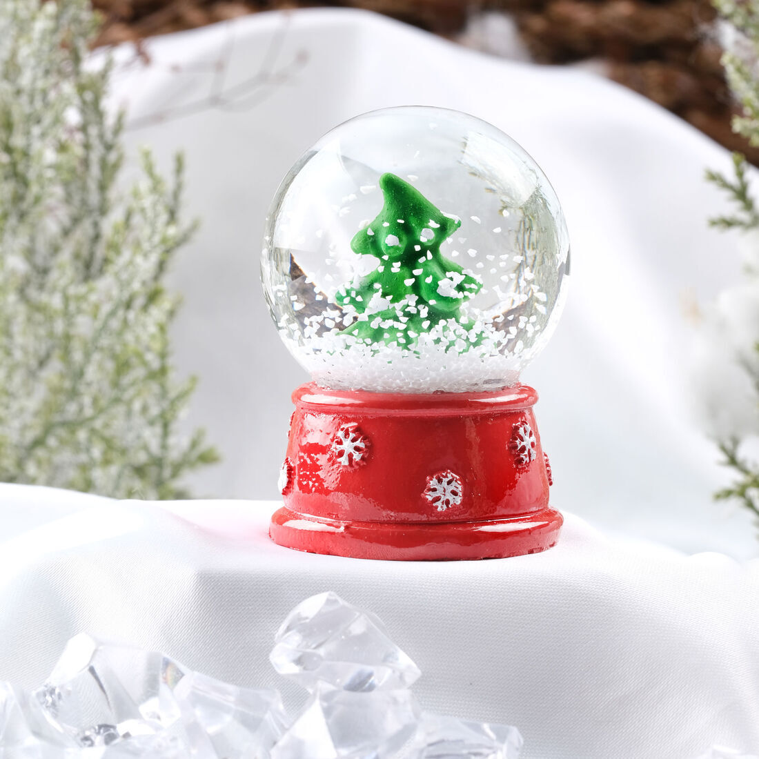 Pine Tree Snow Globe - Myros